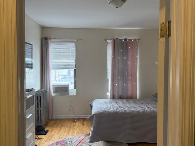 Large furnished room for rent Bensonhurst