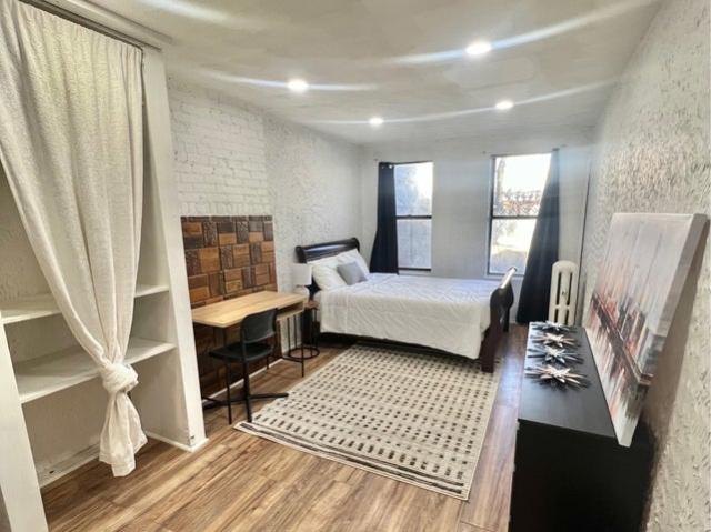 Large Furnished Room in 3 Bed, 1 Bath