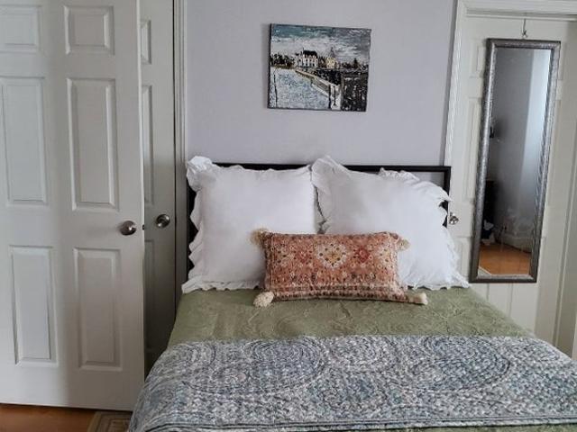 LARGE FURNISHED ROOM IN SPACIOUS MANUFACTURED HOME