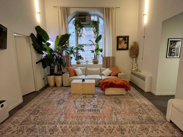 Large furnished room in spacious Manhattan apt