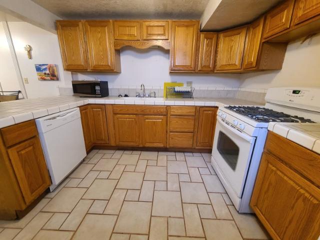 Large Furnished Room Includes UtilitiesFiberClose