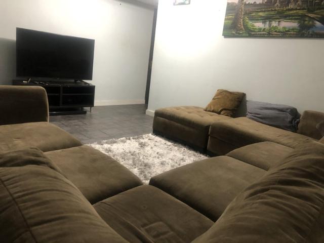 Large Furnished Room Near Brookyln, utils incl