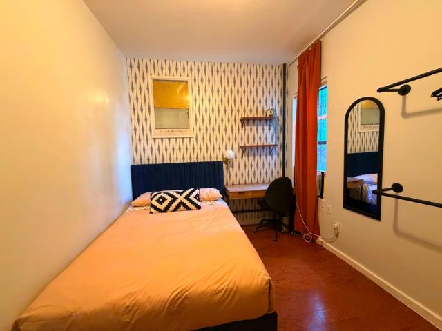 Large Furnished Room Steps From Ntrain Sunset Park