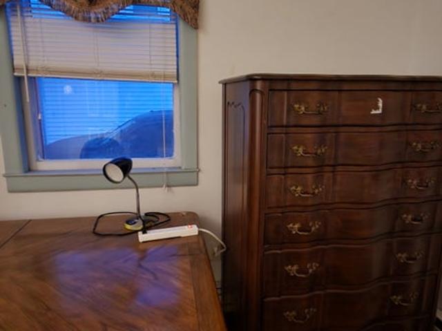 Large furnished w bay windows