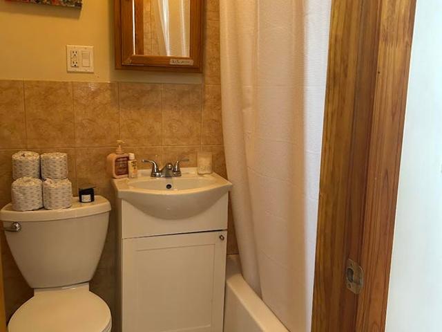 Large Greenpoint Room W. Private Entry + Bathroom
