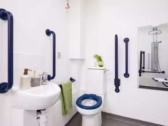 Large High Double Ensuite