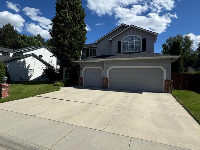 Large home in great neighborhood with pool ￼