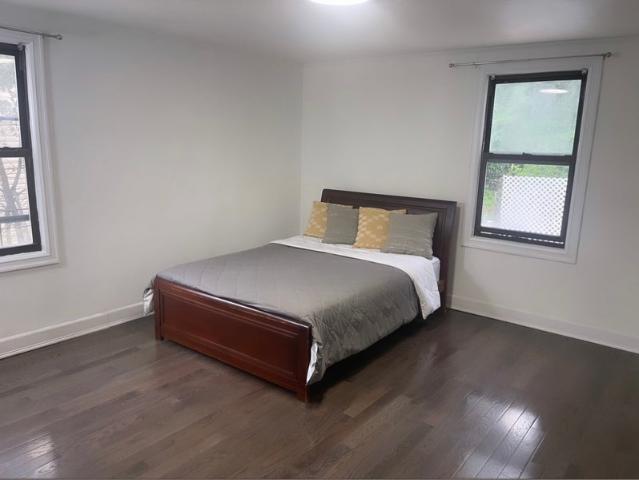 Large King Size bdrm w/ utilities included $1200