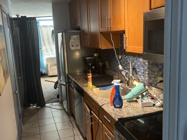 Large lanai w/ TV