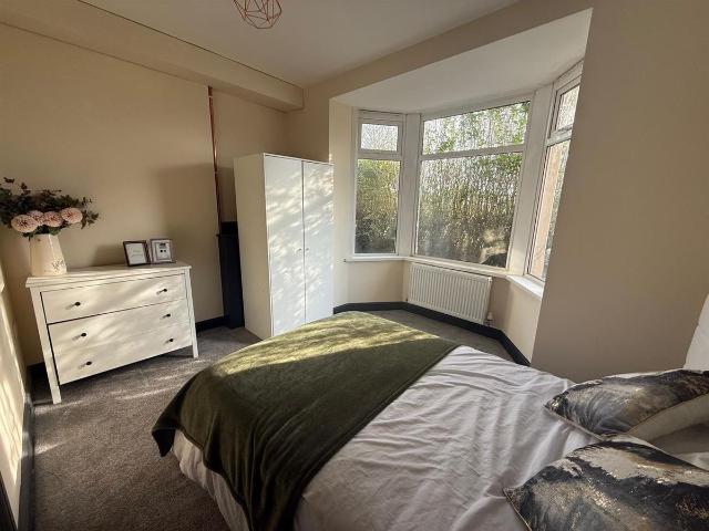 Large, Light Ensuite Room, Mansfield, All Bills Included NG19, Room to rent, £495 pcm | PrimeLocation