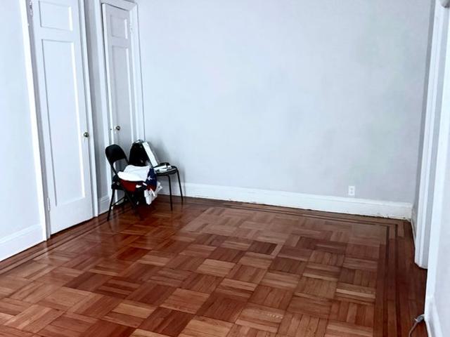 Large living room for rent