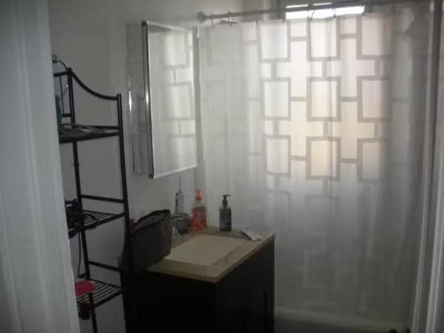 Large Logan Square 2bed Recently rehabbed Close to the 606.