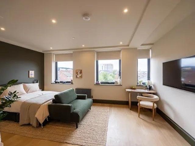 Large luxury studio in the heart of Sheffield