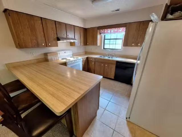 Large Luxury Townhouse 2 Bedroom 1 Bath 2 Easy St