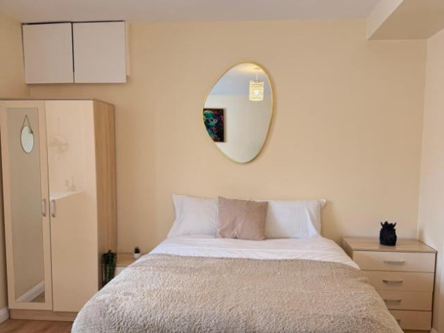 Large Maisonette flat with seperate kitchen