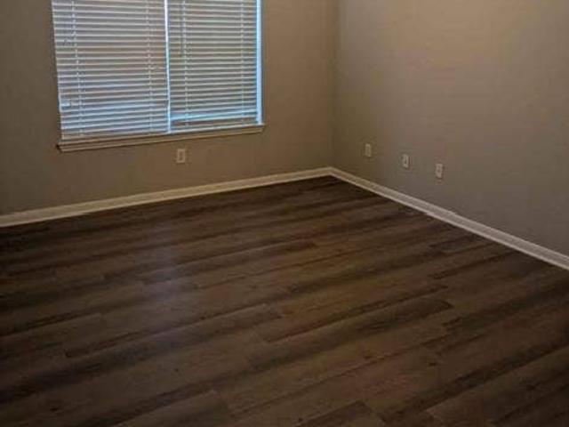 Large Master Bedroom w/ Attchd Bath