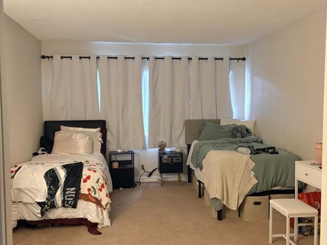 Large master bedroom for rent