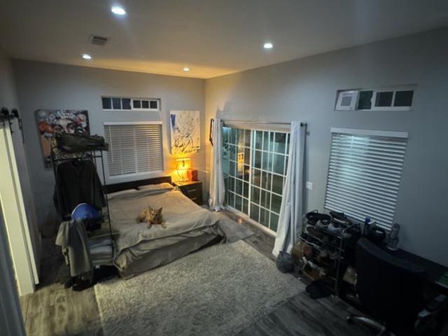 LARGE Master Bedroom in 3BR/3Bath home for rent