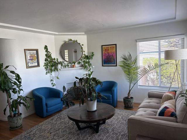 Large Masterbedroom + Office House on a hill