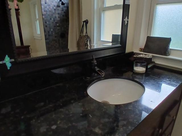 Large master/Private indoor patio & private bath