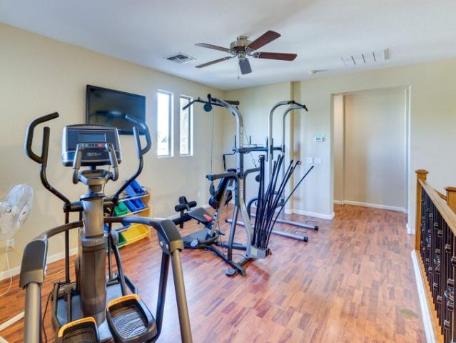 Large Modern Chandler Home w spacious rooms, w poo