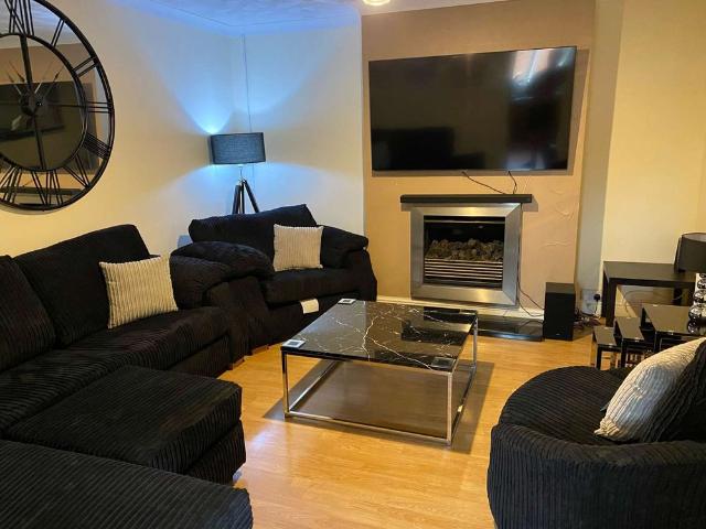 Large modern spacious house Eastleigh Room 6