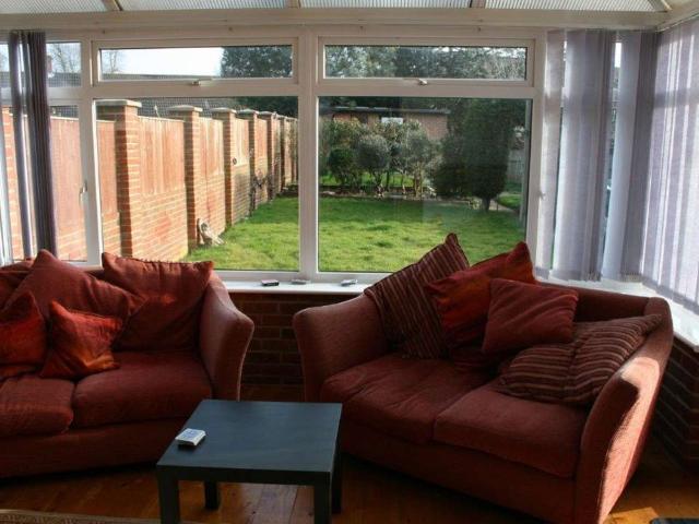 Large modern & spacious house Havant Room 4