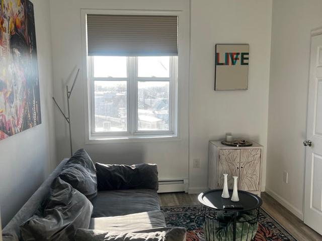Large Modern Room on JC Heights/Union City Brdr!