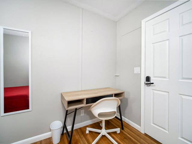 Large, newly renovated Jacksonville home w/ dining area & back porch. Close to shopping