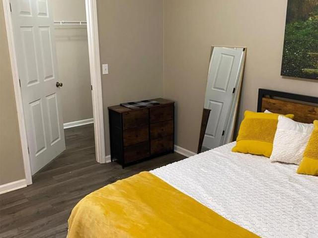 Large Oakleaf Condo w Private Bathrooms + TV + Walk in Closet + Computer Desk + Amenities!