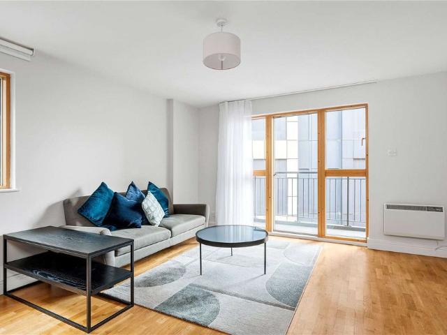 Large one bedroom apartment close to Barbican and St Paul's underground stations