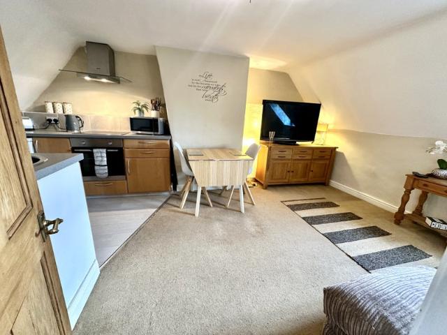 Large one bedroom flat all bills included