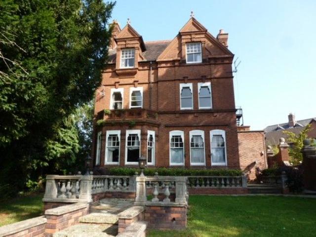 Large one double bedroom, Worcester, City Centre