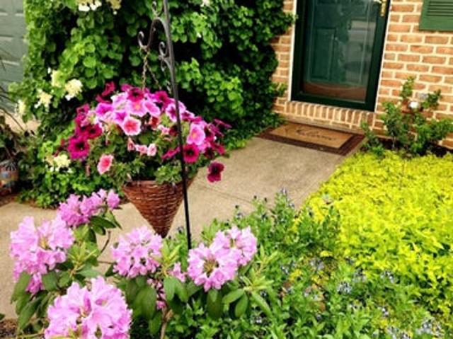 Large private room & bathroom, shared home