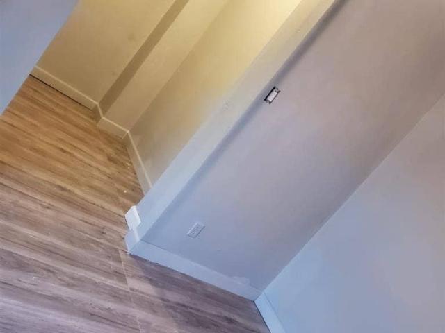 Large private room for rent w bills