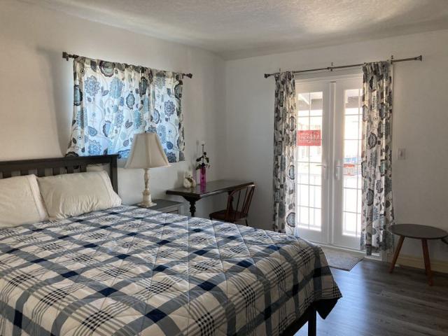 Large Private Room in Orange County with Balcony