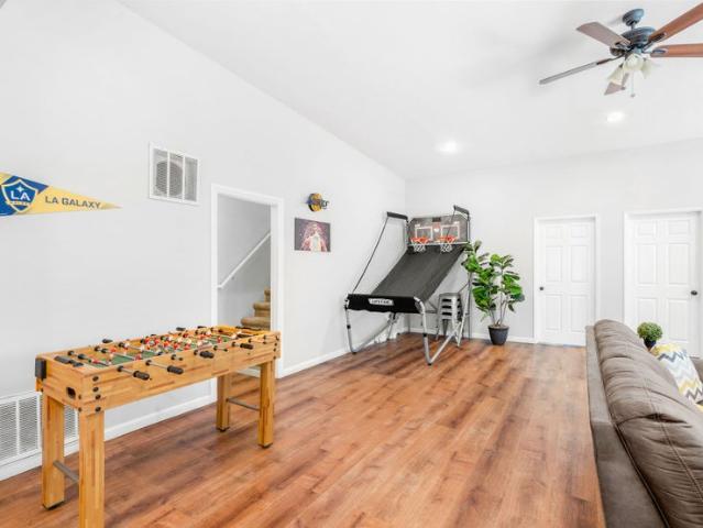 Large Private Room in Modern and Spacious Home