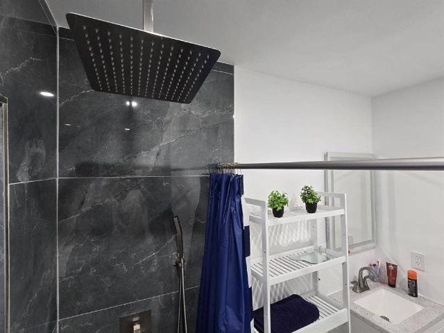 Large Private Room in NW Miami