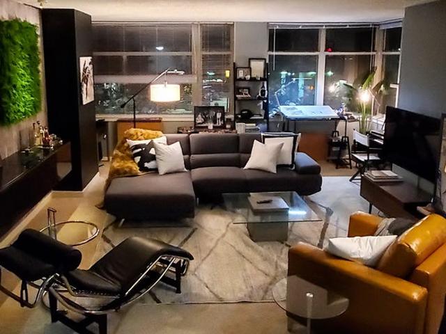 Large Private Room + Private Bath Near NIH/Metro