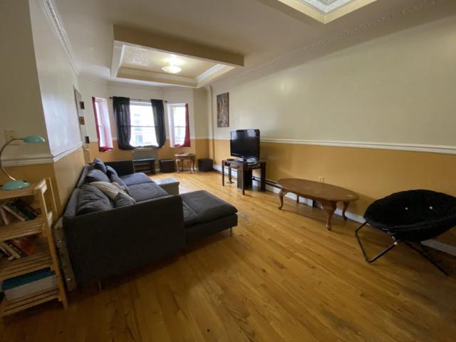 Large Private Room w/Private Backyard access