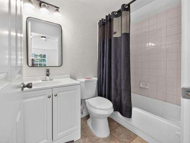 Large Private Rooms with Private Bathrooms in Orlando/Lockhart! Close to Public Transportation!