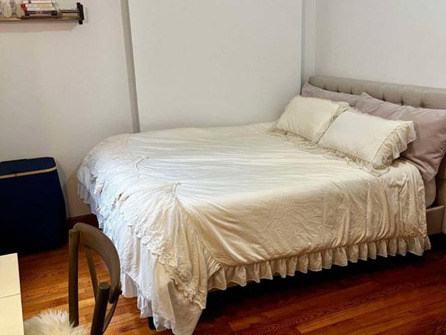 Large Queen Bedroom ONLY from July 18 September 29