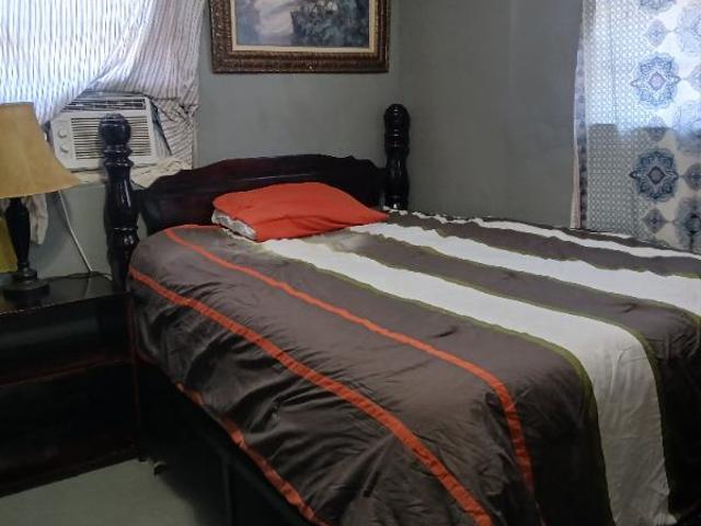 Large Quiet Home. Roommate. Free WasherDryer Free