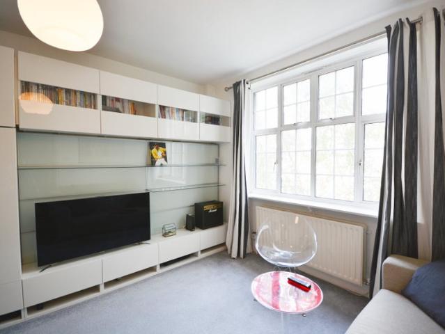 Large Quiet Studio – Holland Park W14