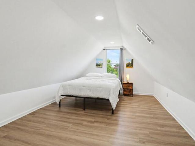 Large Renovated Fernhill Living Utilities Included Blazing WiFi Bright Spacious Fresh Clean Move In Today