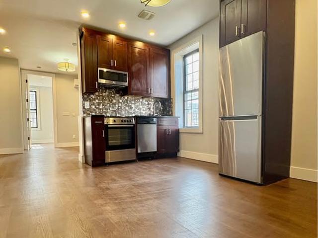 Large Ridgewood 5 Bed/2 Bath 4 Rooms Available
