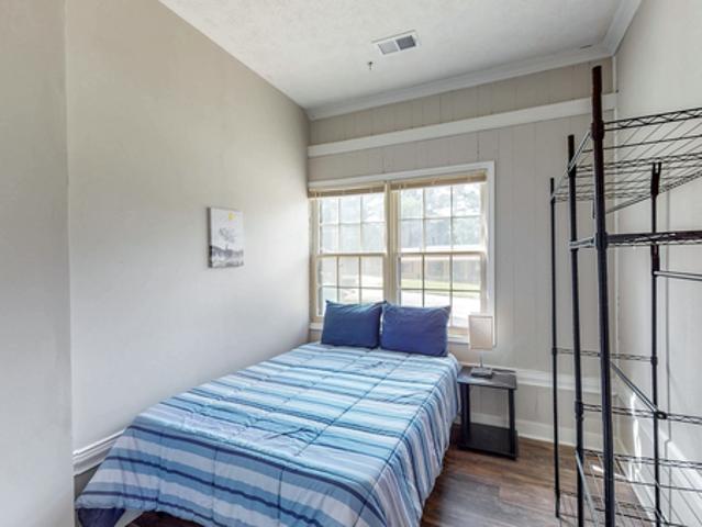 LARGE ROOM AVAILABLE Walk to Dollar Tree + Minutes to Kroger & Sam’s Club CLEANING SERVICES INCLUDED 2x MONTH