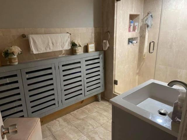Large room available in 2 bedroom unit