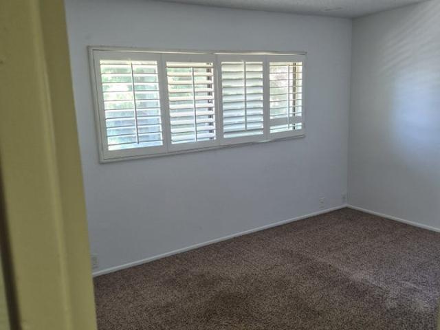 Large Room and private bathroom in townhouse