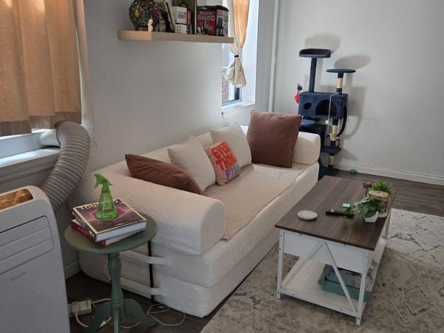 Large Room Astoria Women preferred